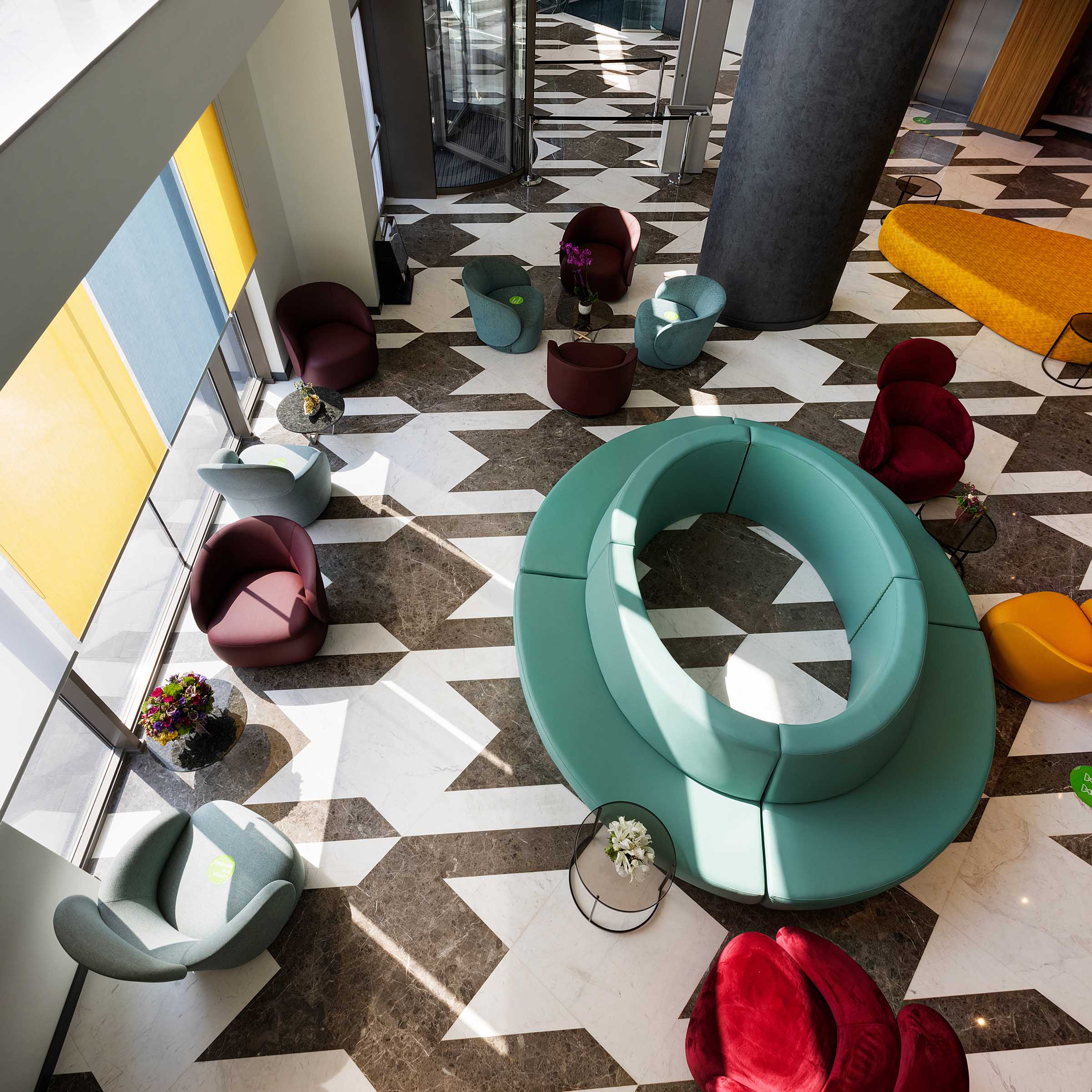 The Psychology Behind Office Layouts: How Furniture Influenc